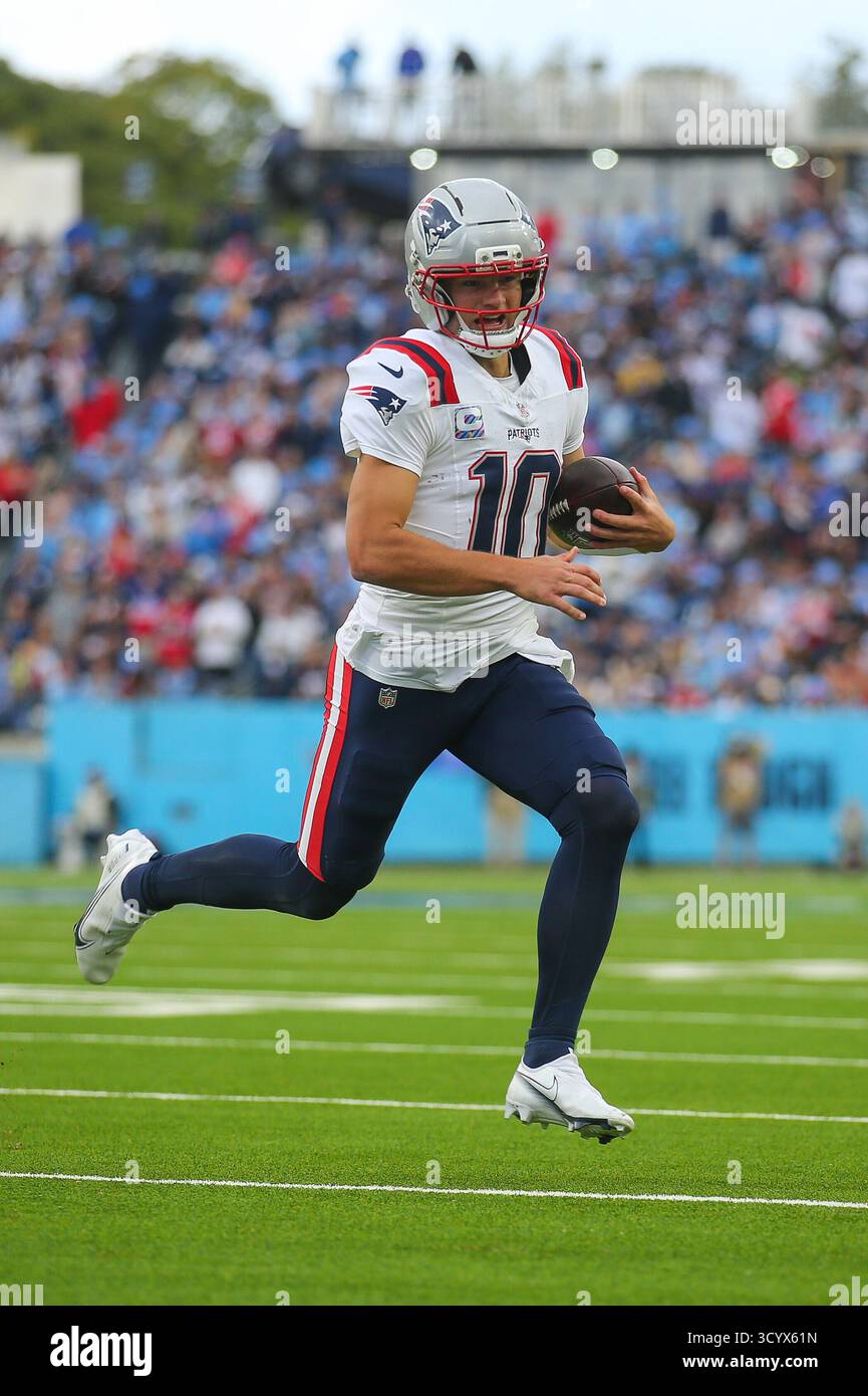 New England Patriots quarterback Drake Maye (10) runs with the ball ...