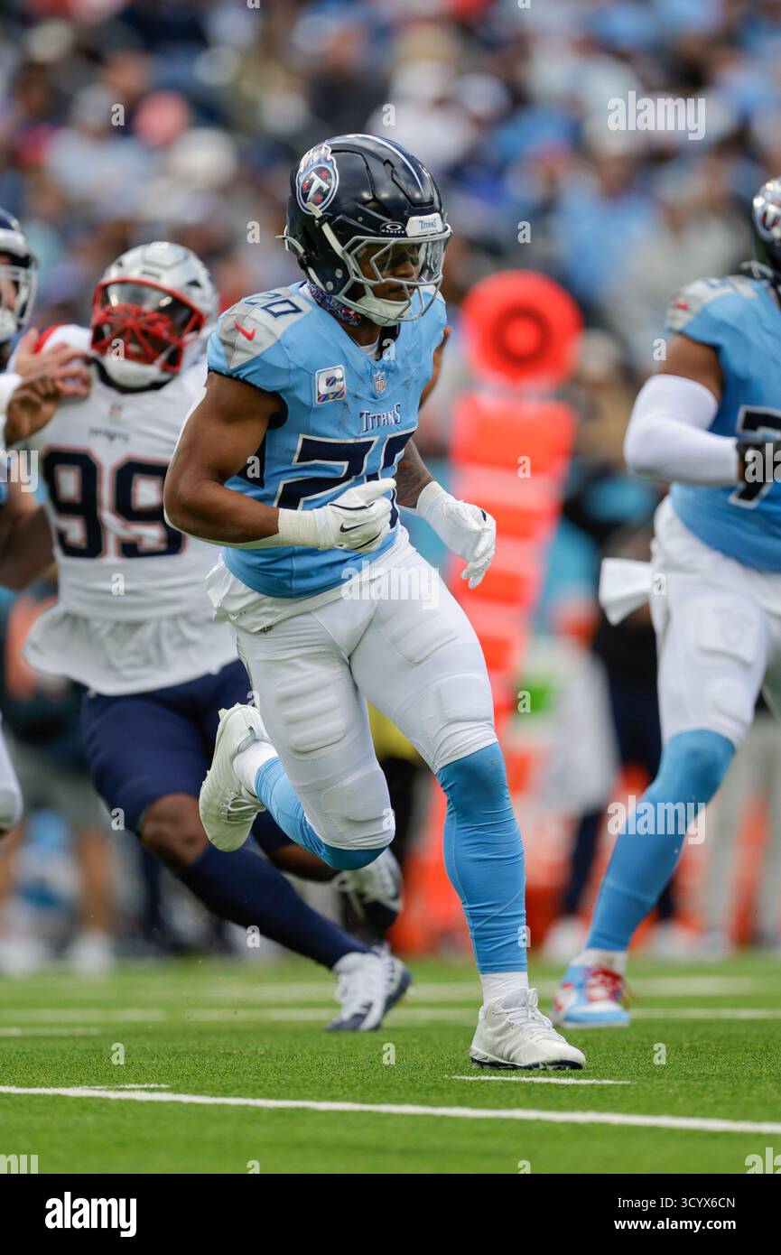 Tennessee Titans running back Tony Pollard (20) runs during the first ...