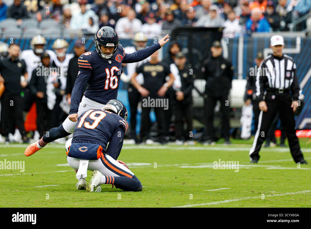 Chicago Bears kicker Jake Moody (16) kicks a field goal as punter Tory ...