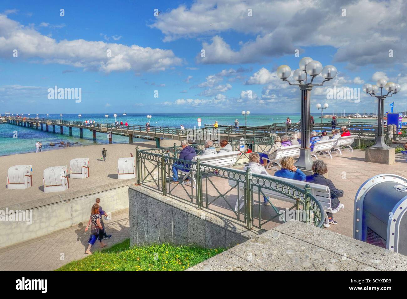 Immer Betrieb an der Seebrücke in Kühlungsborn - hier am Sonntag 21.09. ...