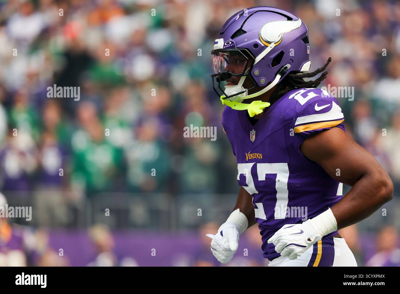 Minnesota Vikings running back Jordan Mason takes the field for an NFL ...