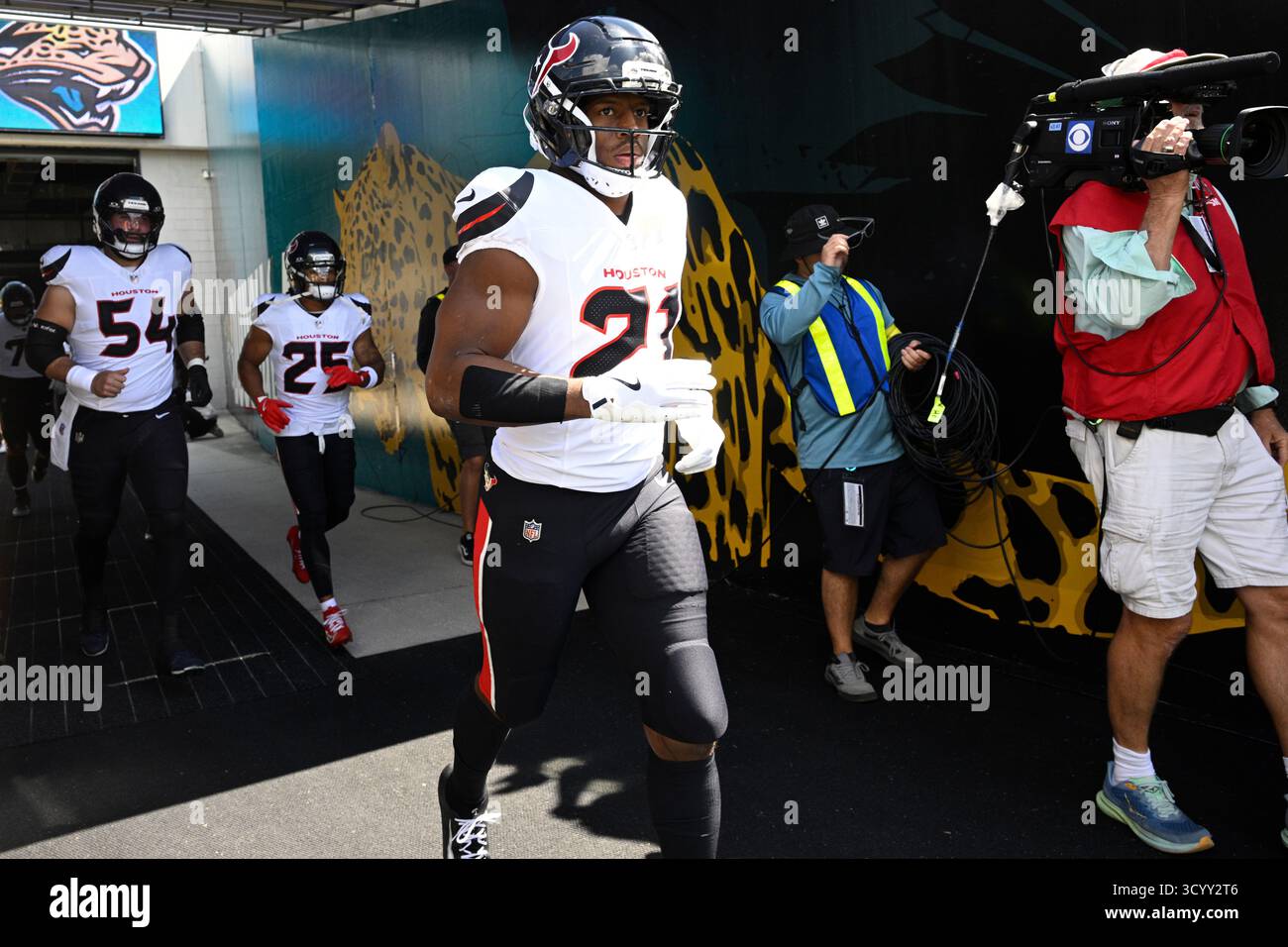 Houston Texans running back Nick Chubb (21) heads to the field before ...