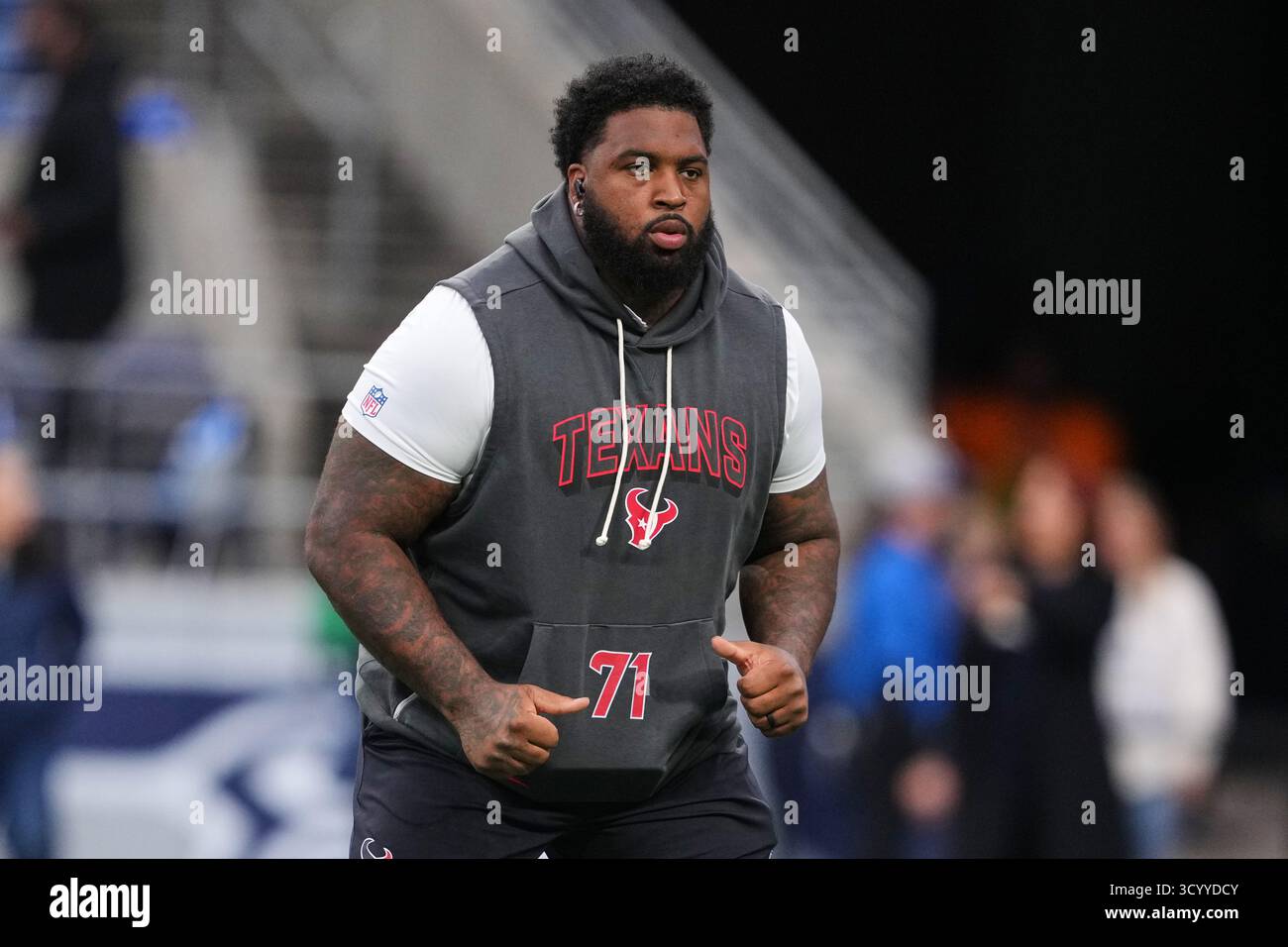 Houston Texans offensive tackle Tytus Howard warms up before an NFL ...