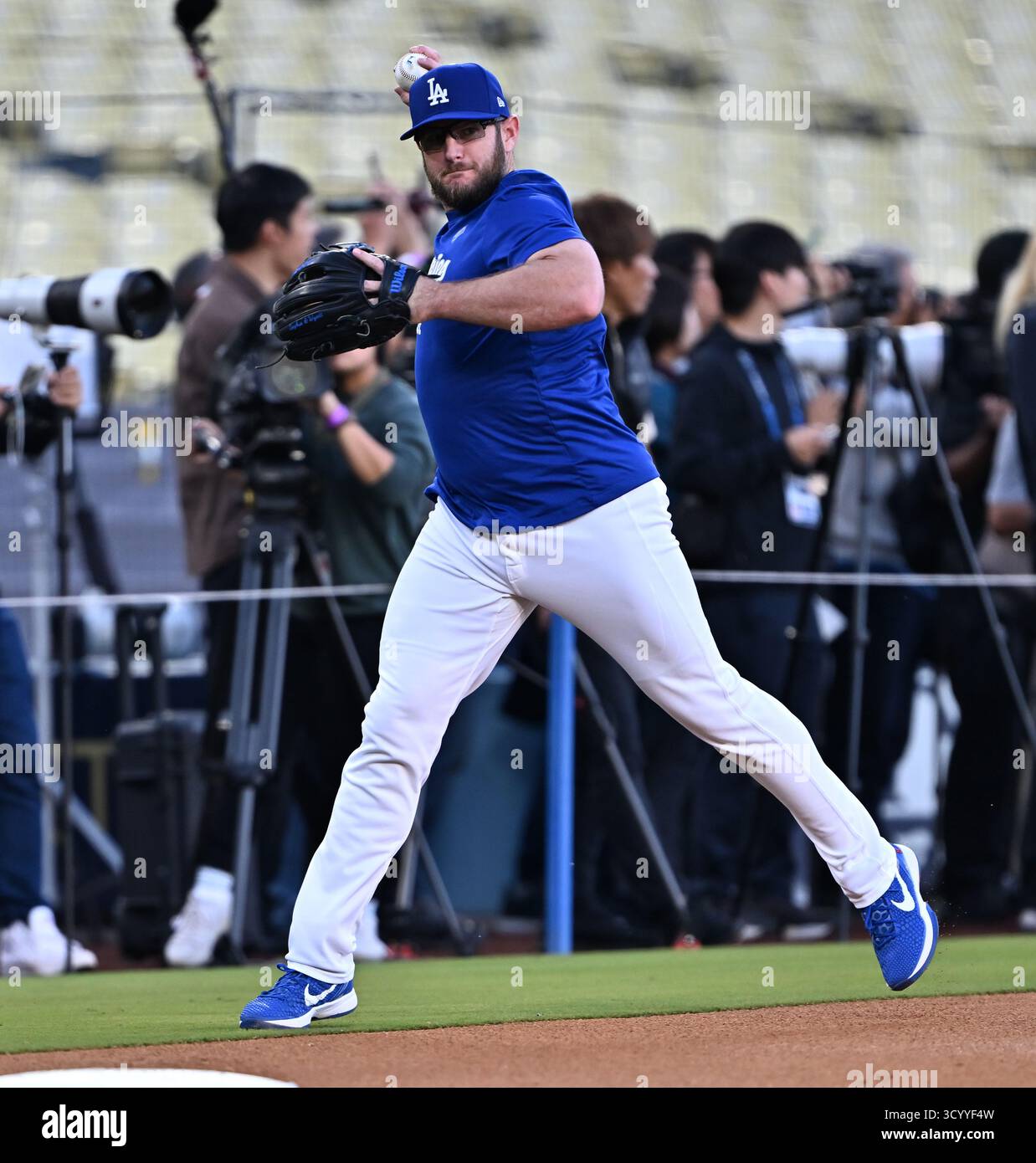 Los Angeles Dodgers Maxwell Steven Muncy takes part in a practice ...