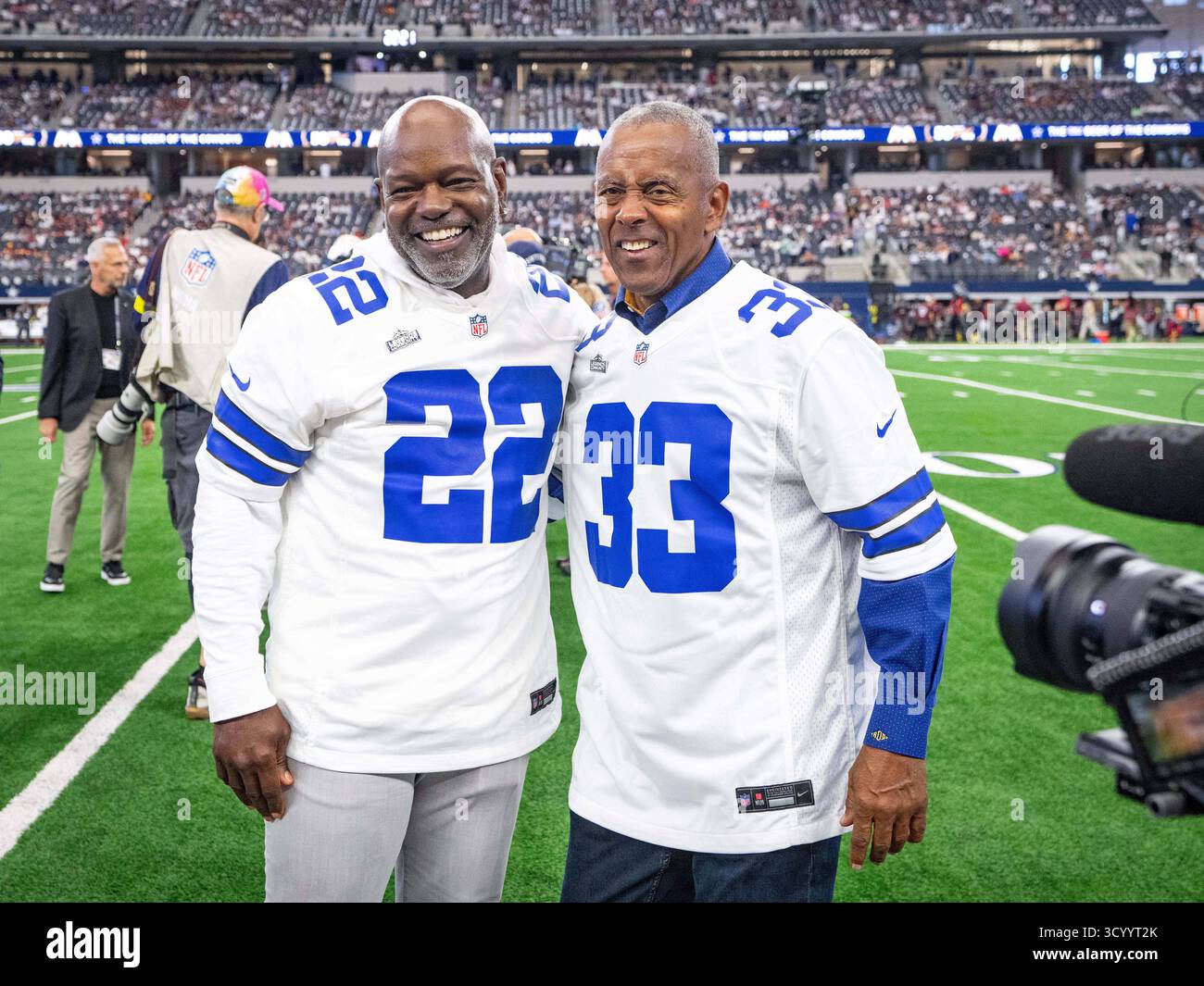 Former Dallas Cowboys running backs Emmitt Smith (22) and Tony Dorsett ...