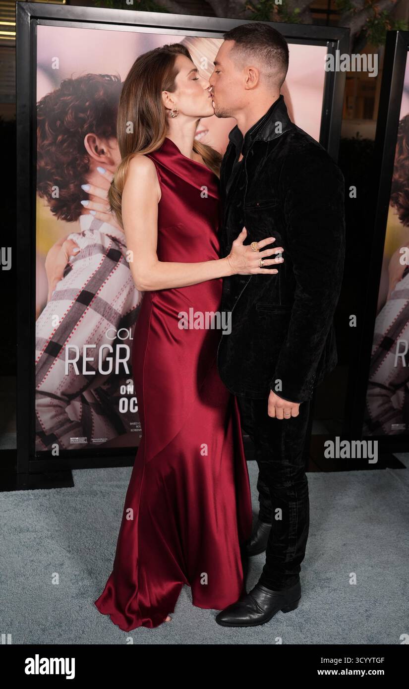 Allison Williams kisses her husband Alexander Dreymon at the premiere ...