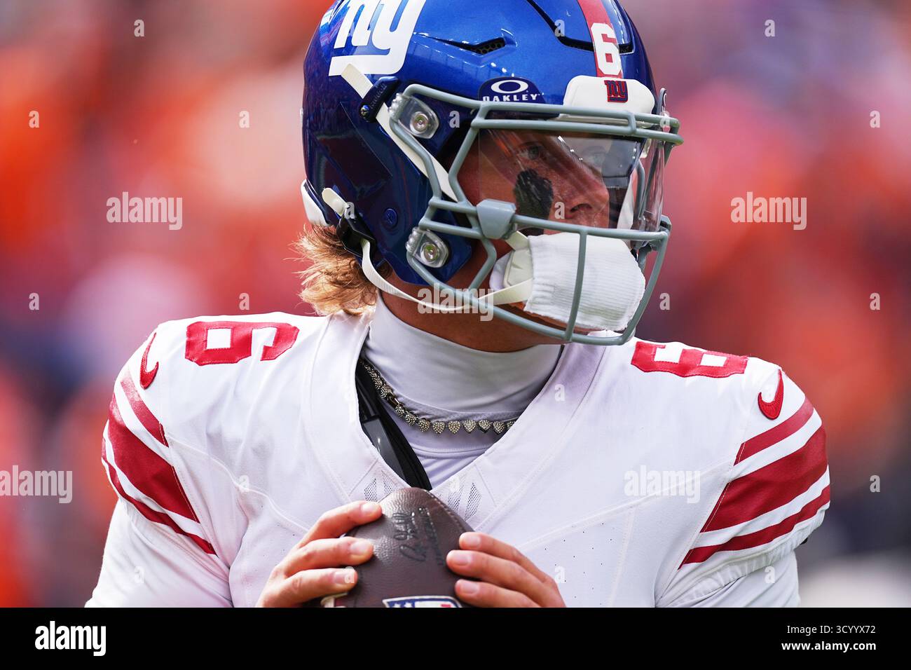 New York Giants quarterback Jaxson Dart (6) warms up before an NFL ...