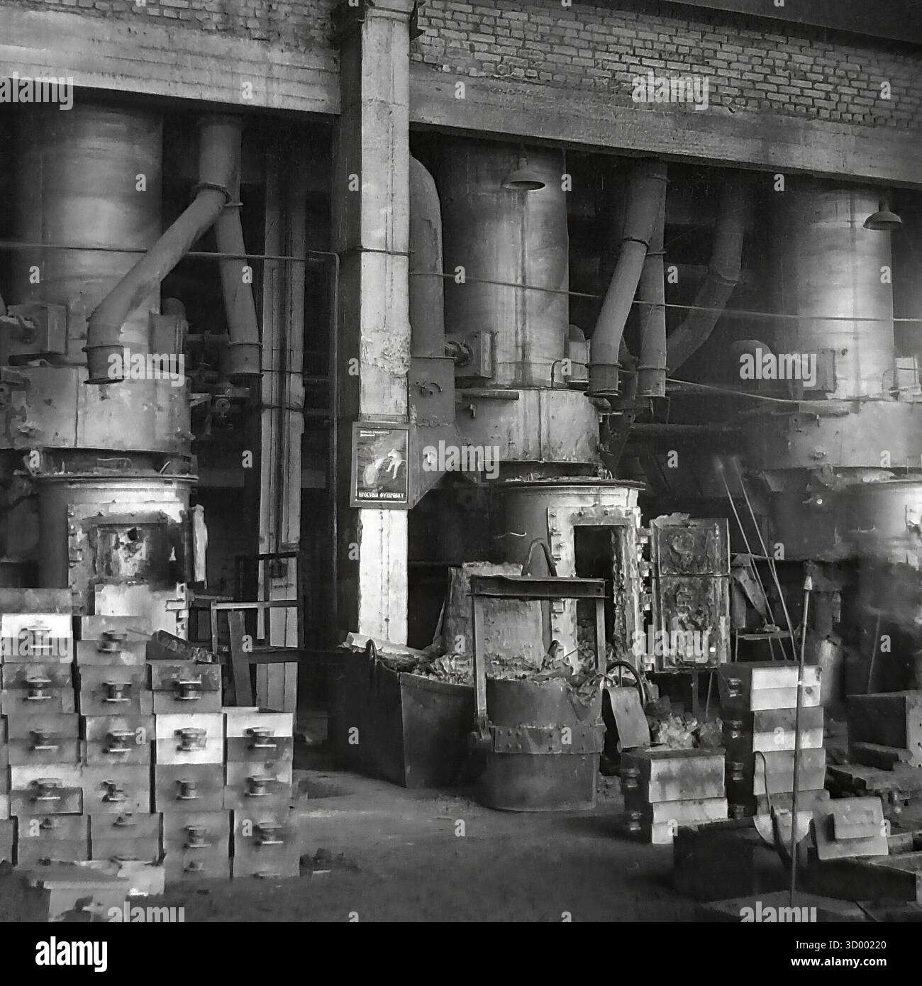Massive industrial machine manufacturing glass hi-res stock photography ...