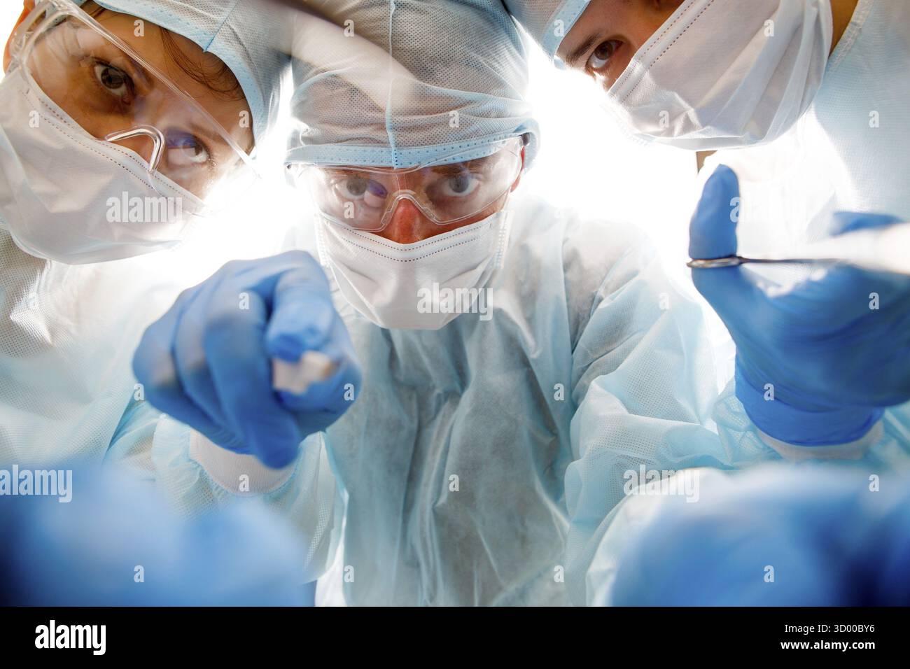 Team professional surgeons operate hi-res stock photography and images ...