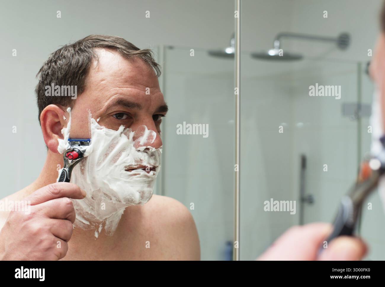 Man shaves his face Man shaves the face Stock Photo - Alamy