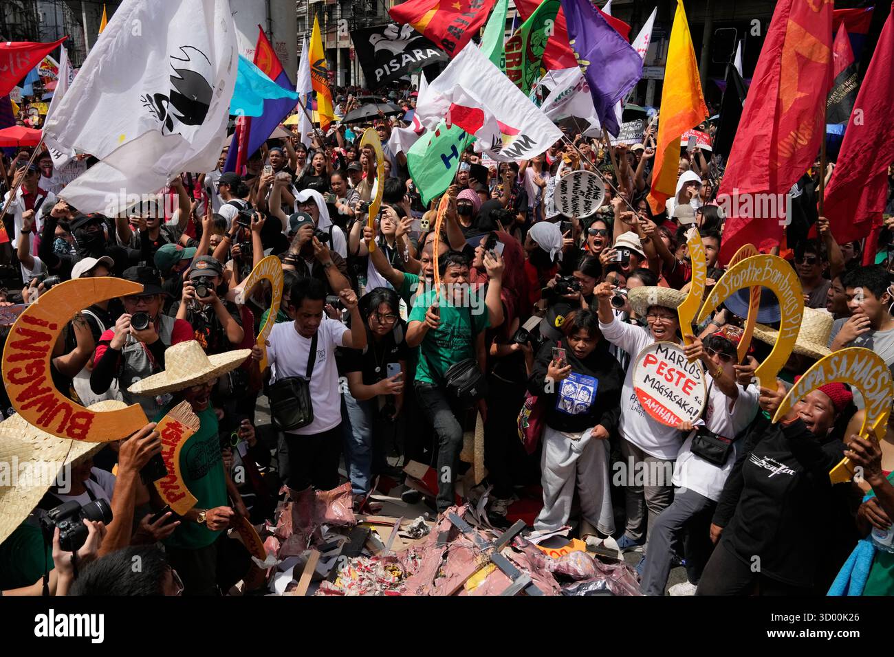 Protesters shout slogans during a farmer-led anti-corruption rally on ...