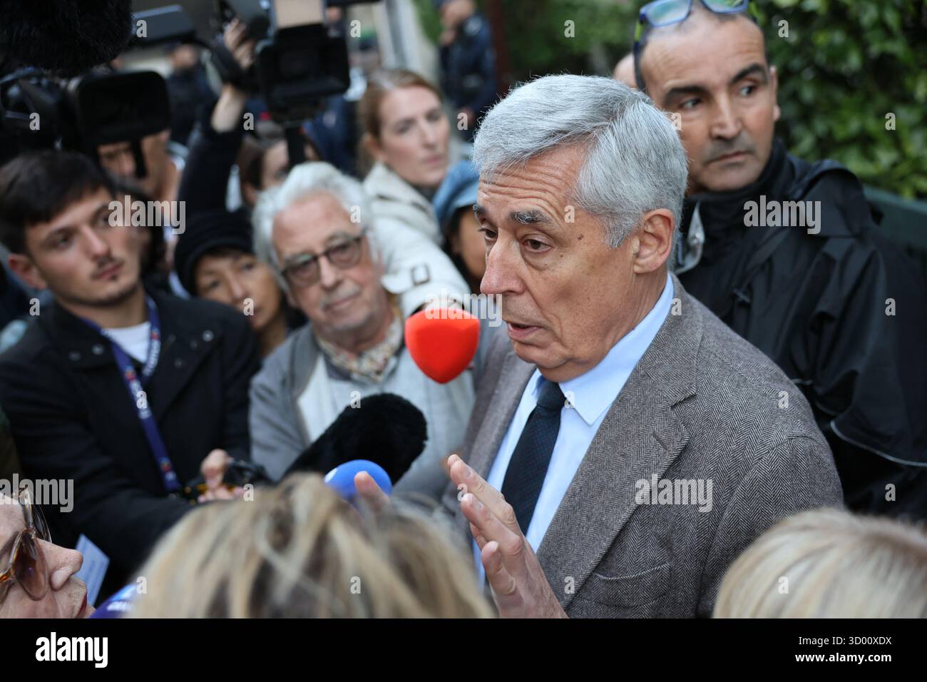 Paris, France. 21st Oct, 2025. Henri Guaino outside Nicolas Sarkozy's ...