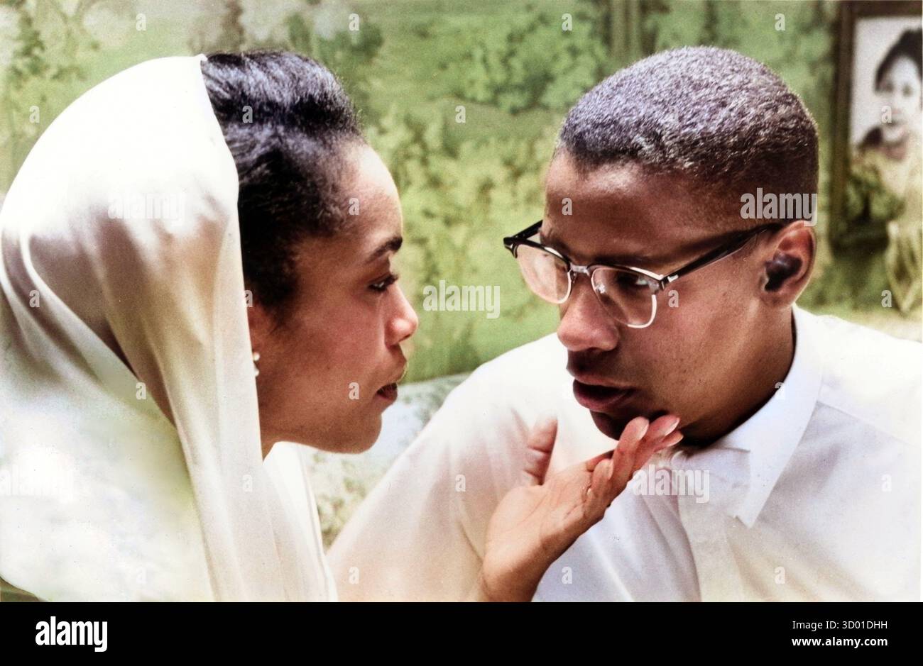 Malcolm X Year : 1992 USA Directed by Spike Lee Angela Bassett, Denzel ...