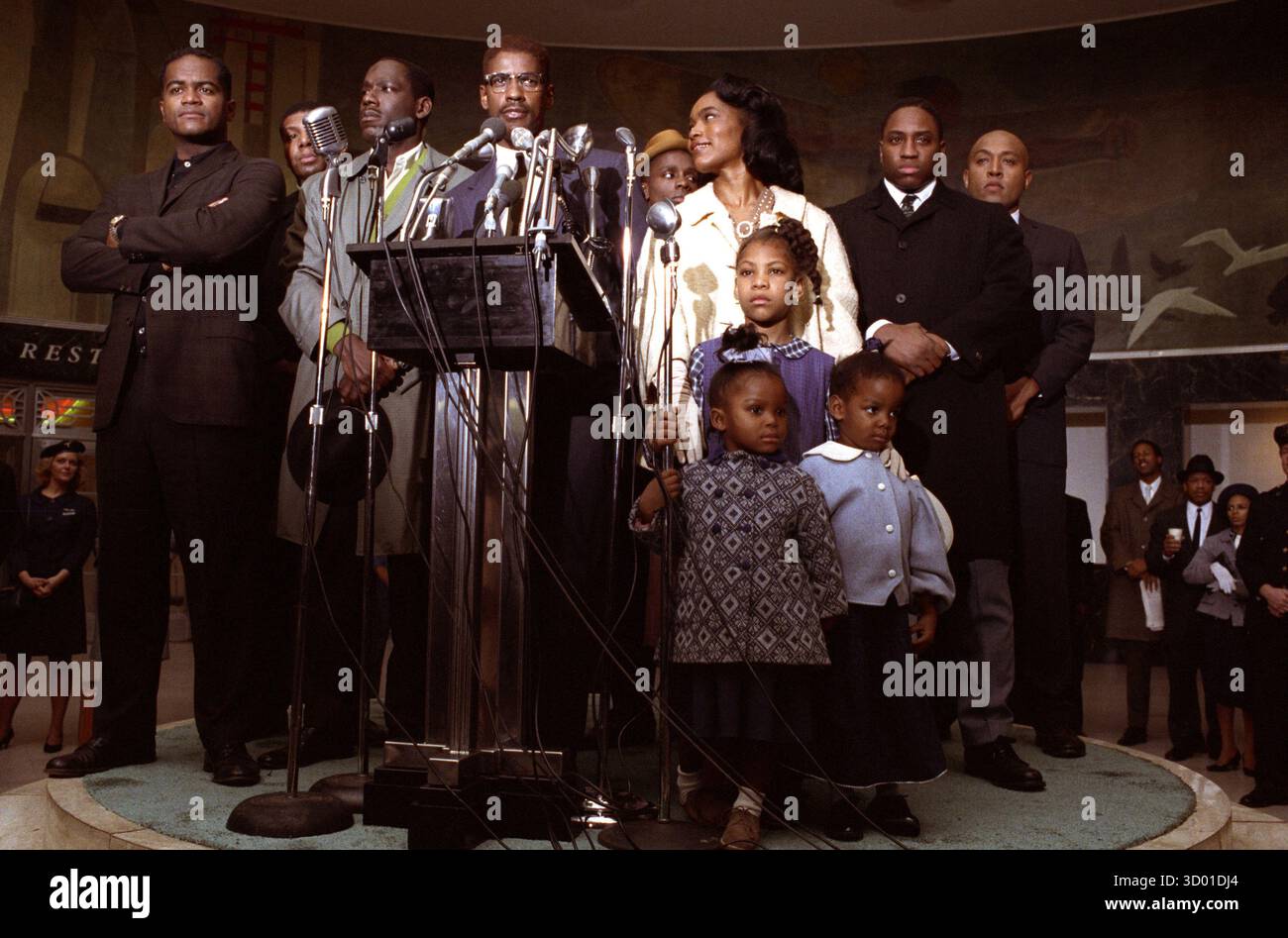 Malcolm X Year : 1992 USA Directed by Spike Lee Eric Payne, James ...