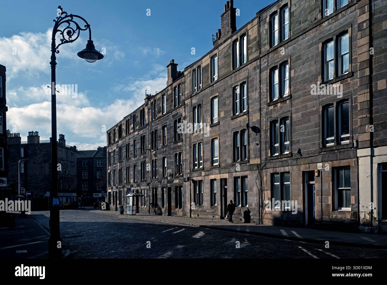 Traditional edinburgh tenement hi-res stock photography and images - Alamy