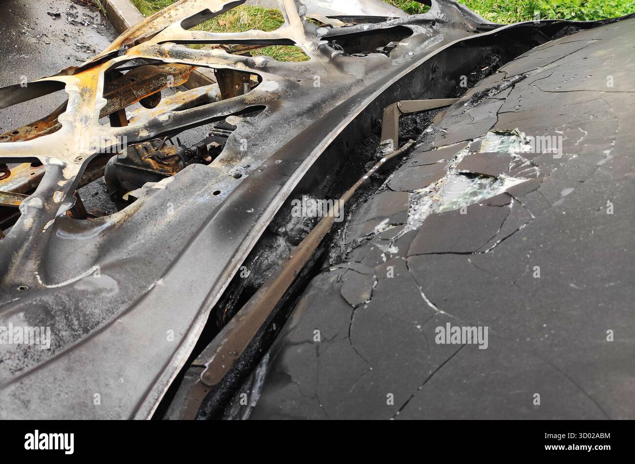Completely Burnt Out Car Wreck After Fire Stock Photo - Alamy