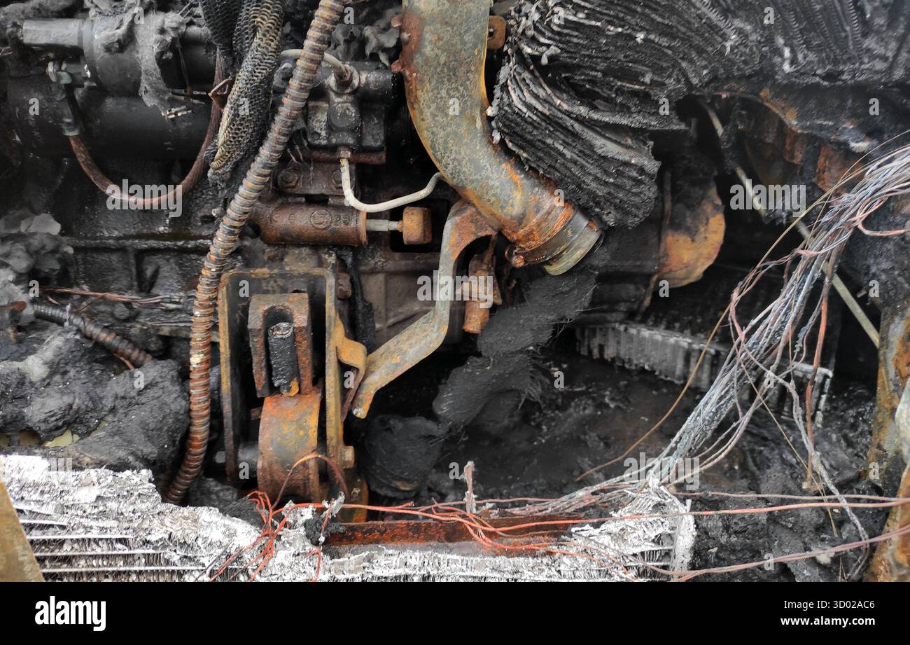 Rusty burnt out wreck hi-res stock photography and images - Alamy