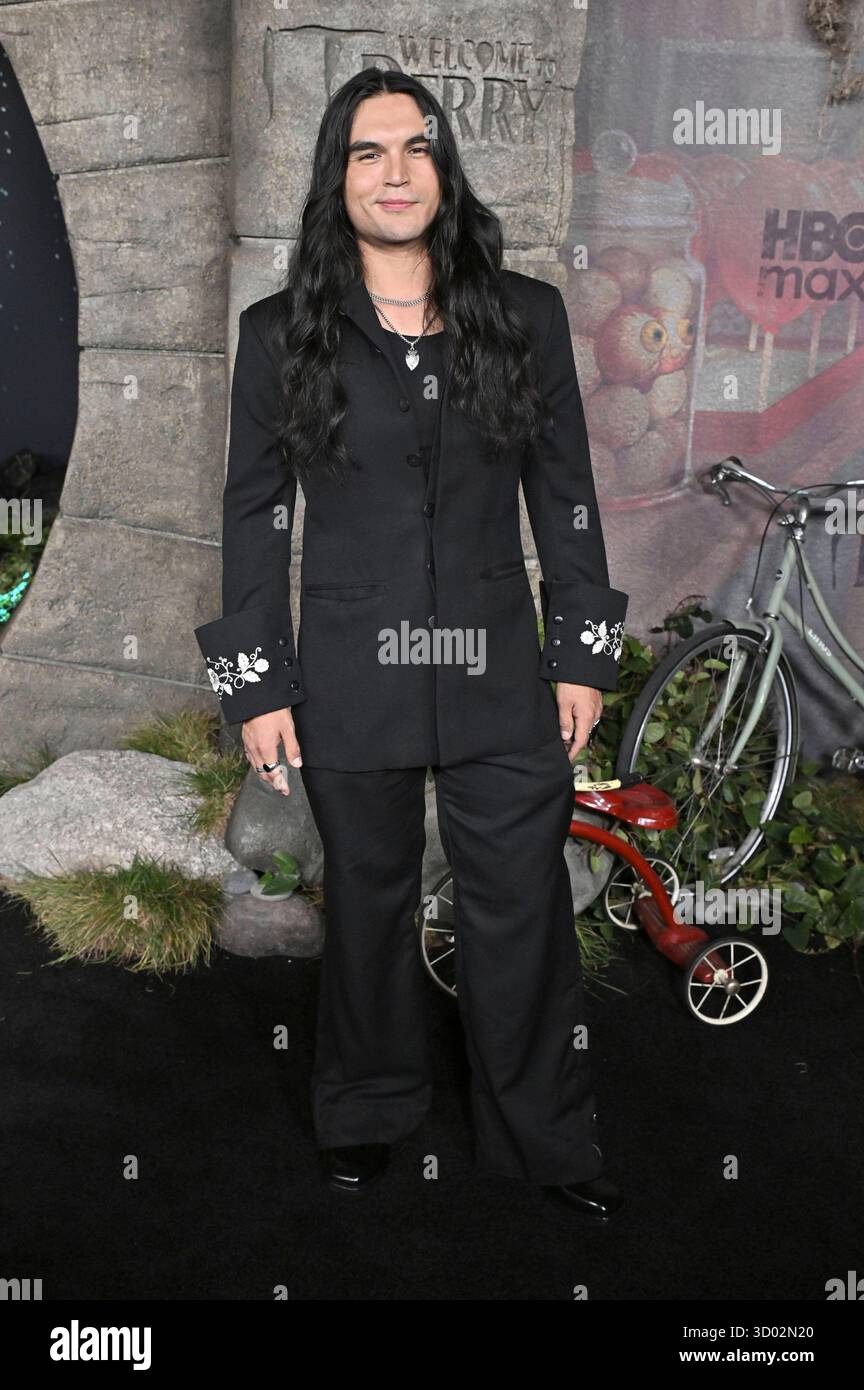 Joshua Odjick bei der Premiere der HBO-Serie It: Welcome to Derry auf ...
