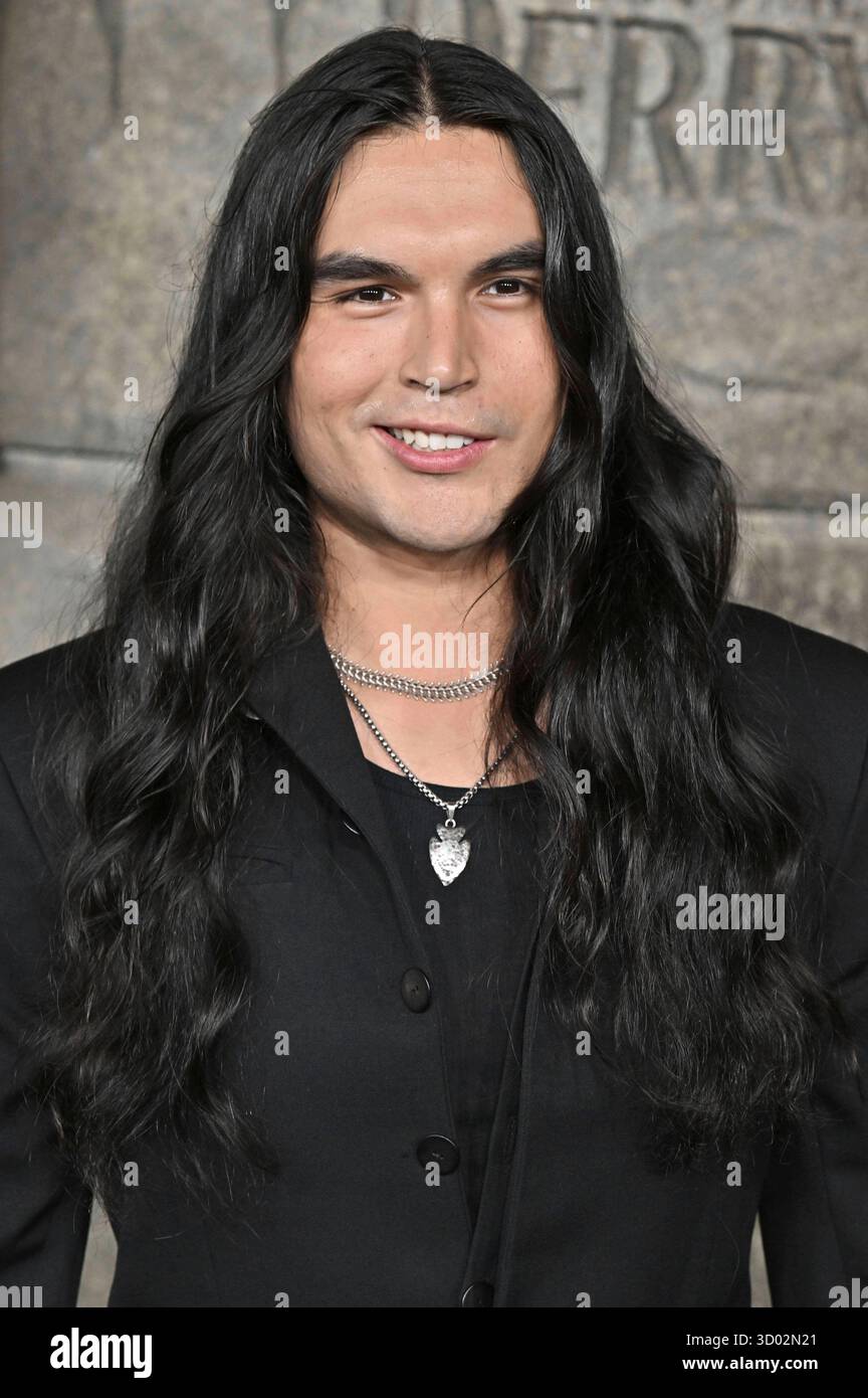 Joshua Odjick bei der Premiere der HBO-Serie It: Welcome to Derry auf ...