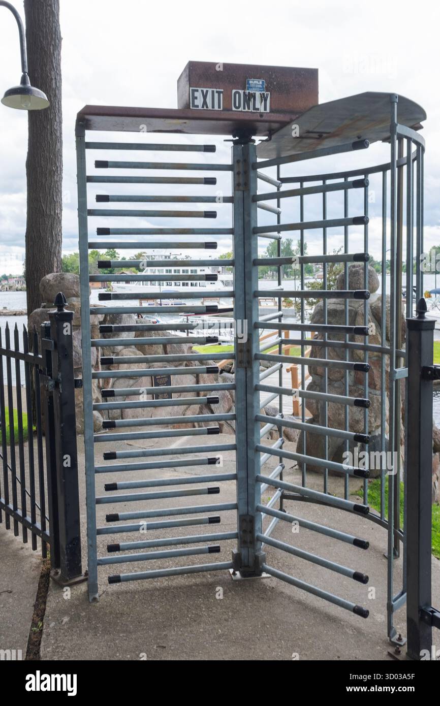 Full height turnstyle gate hi-res stock photography and images - Alamy