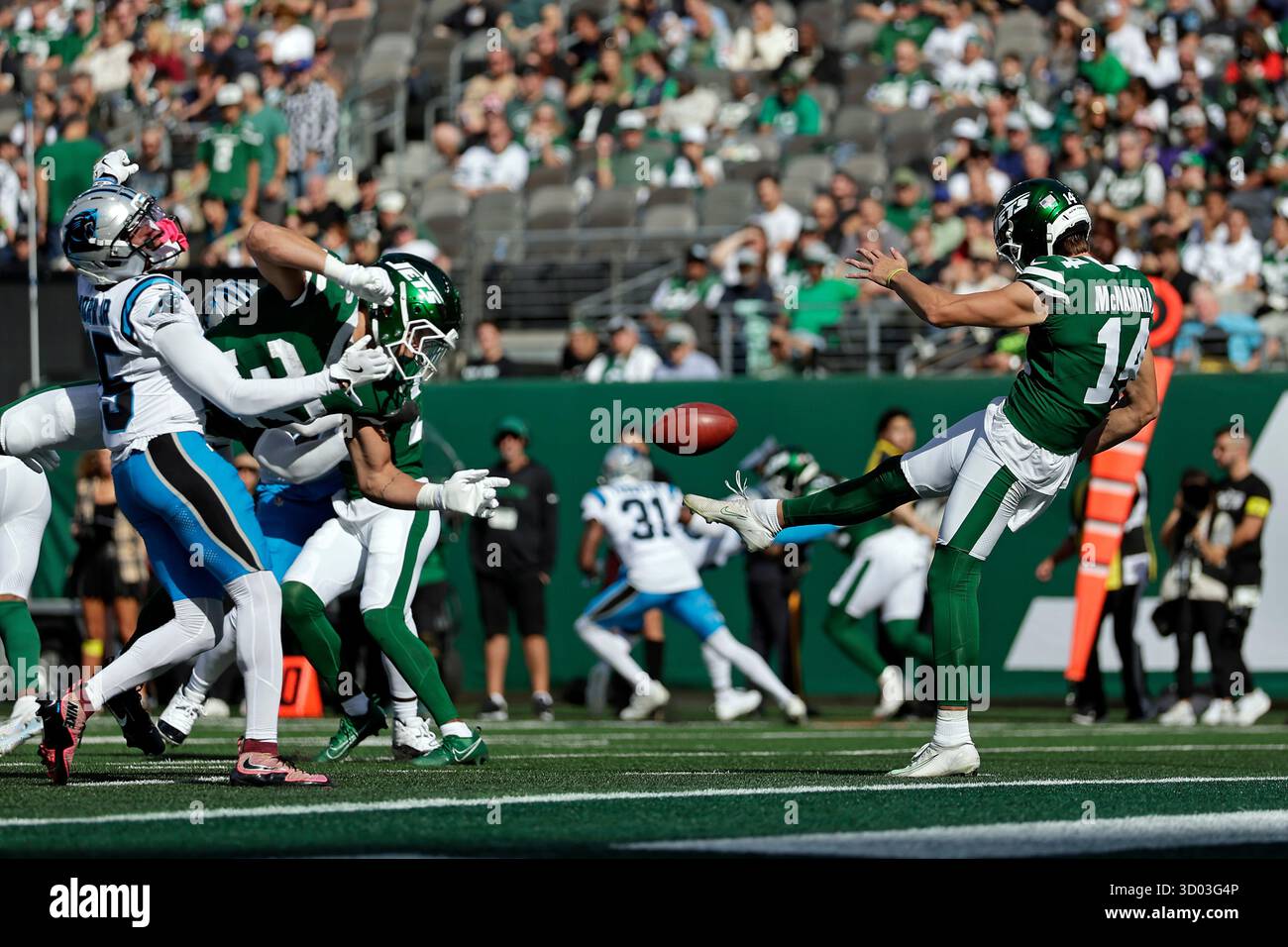New York Jets punter Austin McNamara (14) during an NFL football game ...