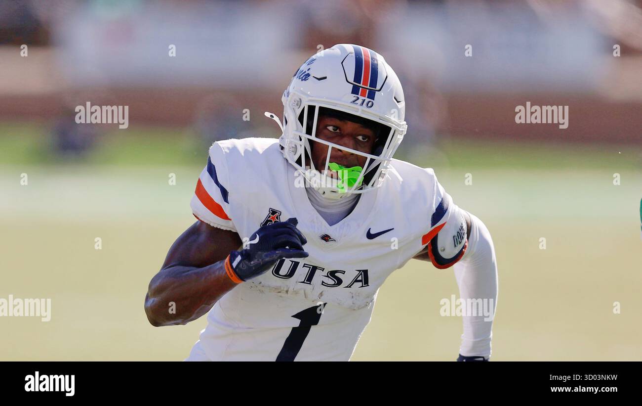 UT San Antonio wide receiver Devin McCuin (1) is seen during an NCAA ...