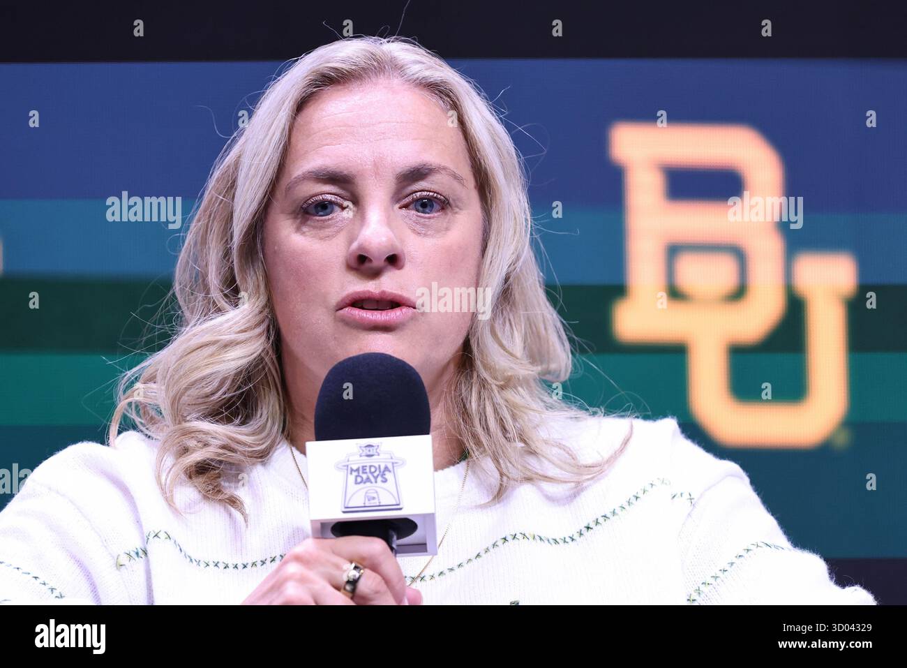 KANSAS CITY, MO - OCTOBER 21: Baylor Bears head coach Nicki Collen ...