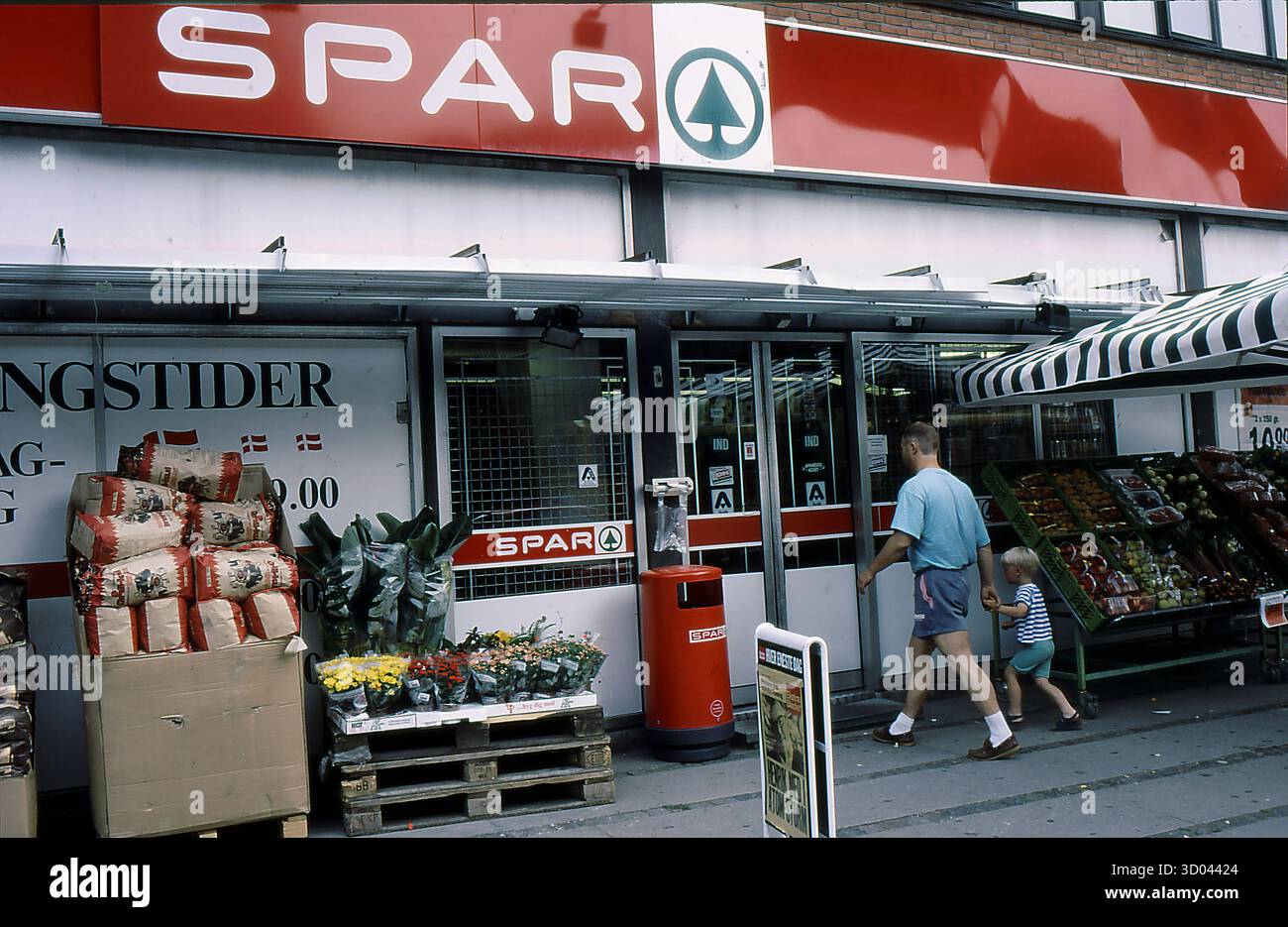 Copenhagen/ Denmark/14 JULY 1995/ Spar grocery store in danish capital ...