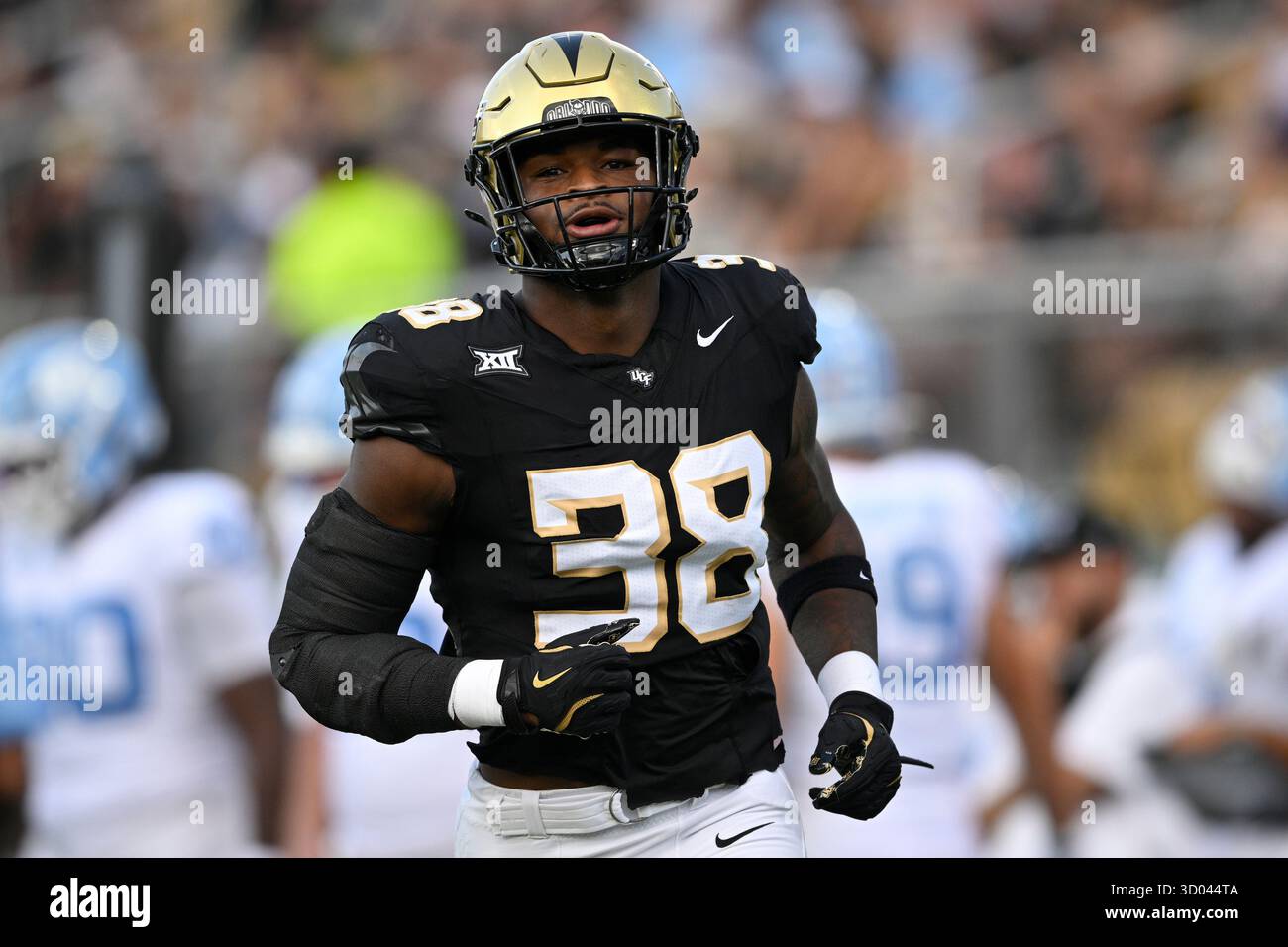 Central Florida linebacker Jayden McDonald (38) follows a play against ...