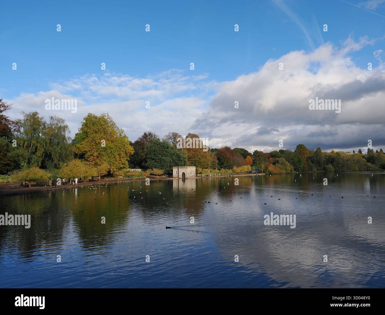 Maidstone, Kent, UK. 21st Oct, 2025. UK Weather: colourful Autumn ...