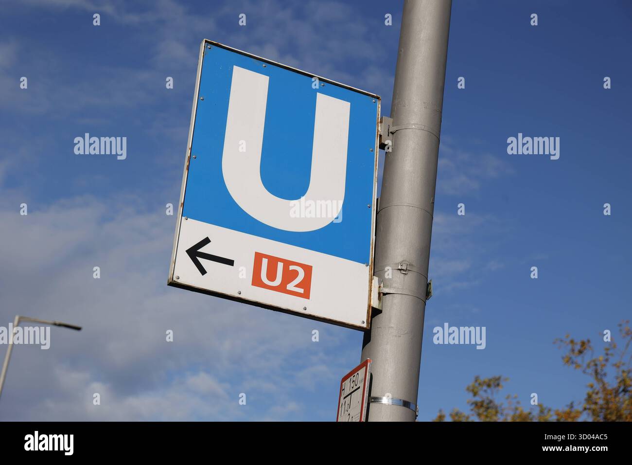 Berlin, U-Bahnhof Ruhleben, U-Bahnhof der Linie U2 in der Ortslage ...