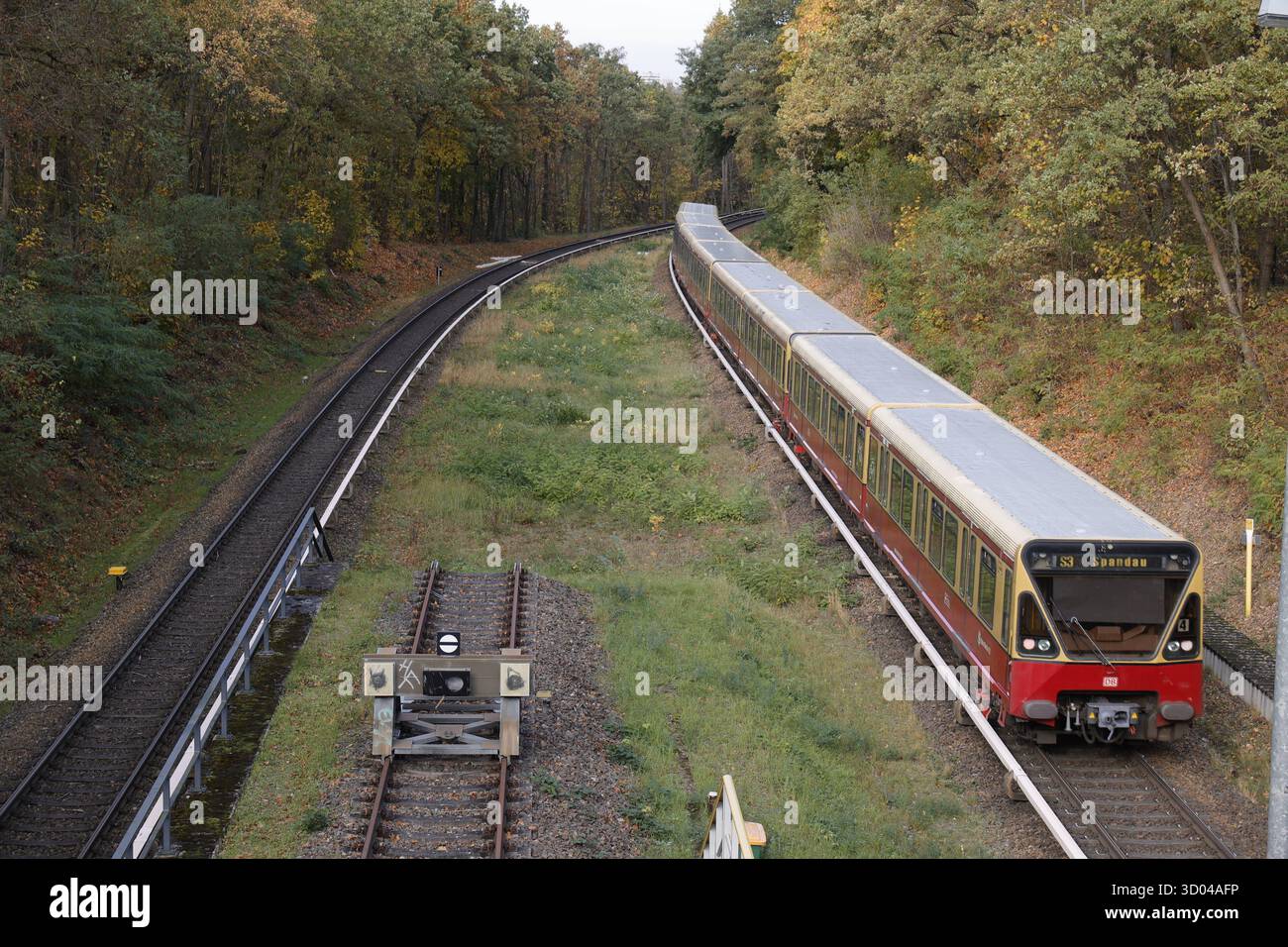 Berlin, Spandau, S-Bahn-Linie S3 *** Berlin, Spandau, S-Bahn line S3 ...