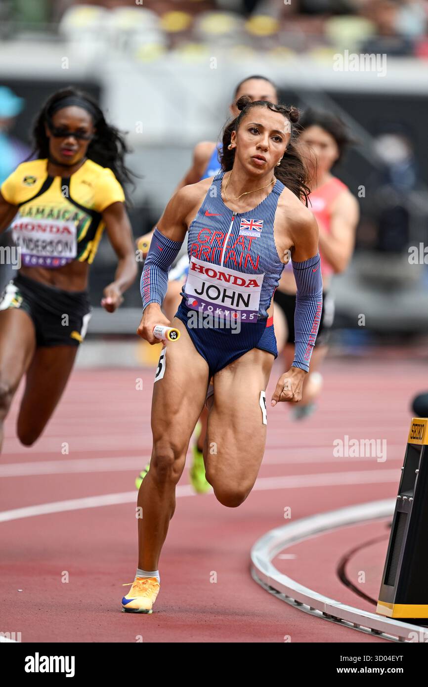 Yemi Mary John of Great Britain & NI competing in the 4x400m mixed ...