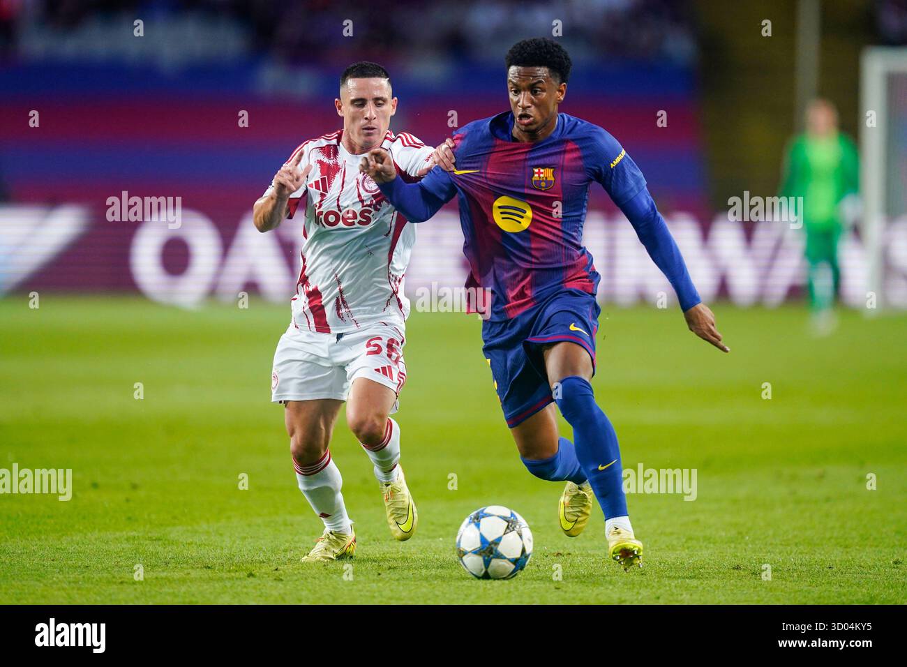 Alejandro Balde of FC Barcelona and Daniel Podence of Olympiacos FC ...