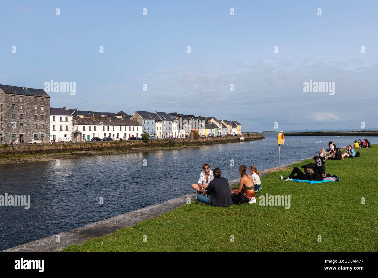 The long walk on claddagh quay hi-res stock photography and images - Alamy