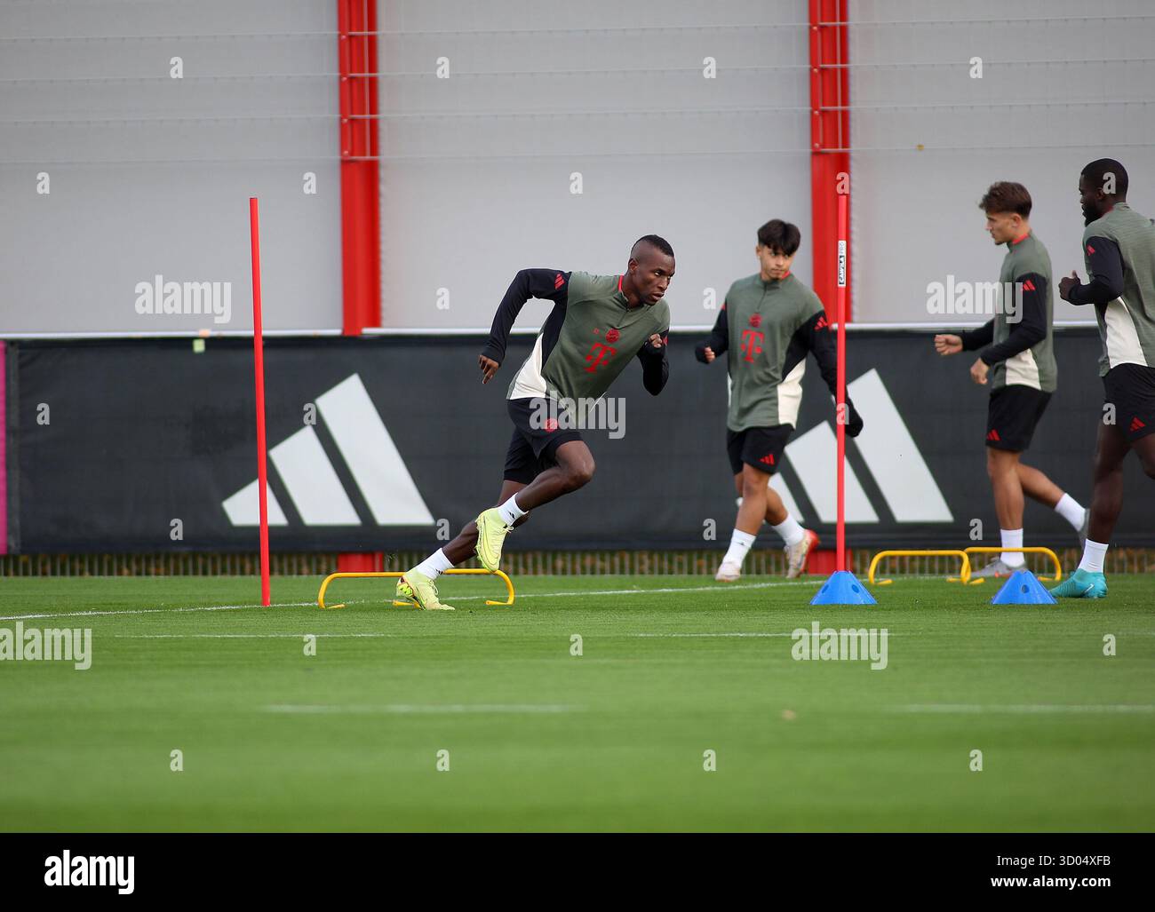 Nicolas jackson fc bayern münchen beim sprinten hi-res stock ...