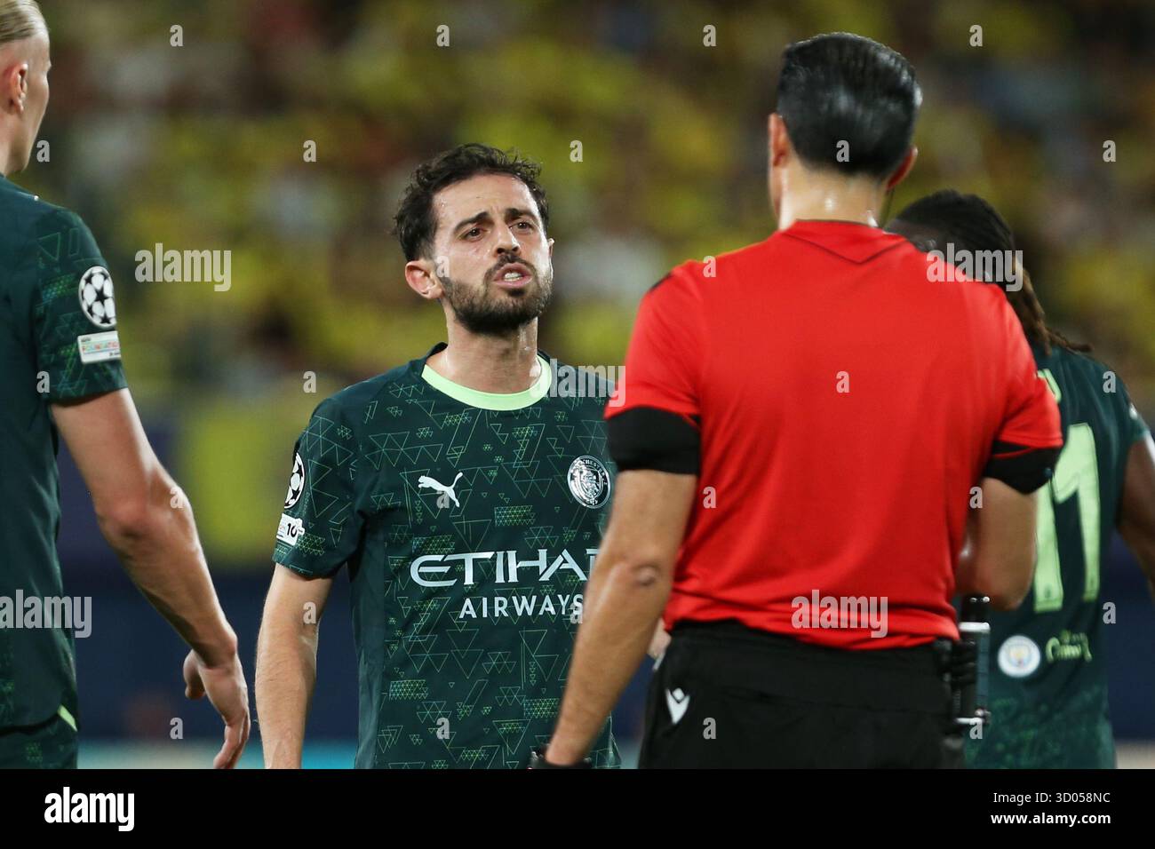 Manchester City's Bernardo Silva argues with referee Serdar Gozubuyuk ...
