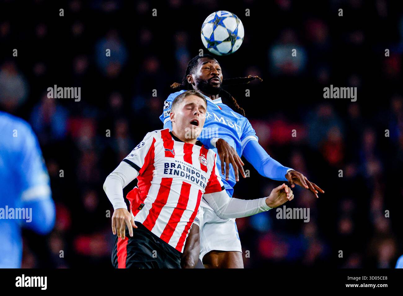 Frank Anguissa of SSC Napoli compete for the headed ball with Joey ...
