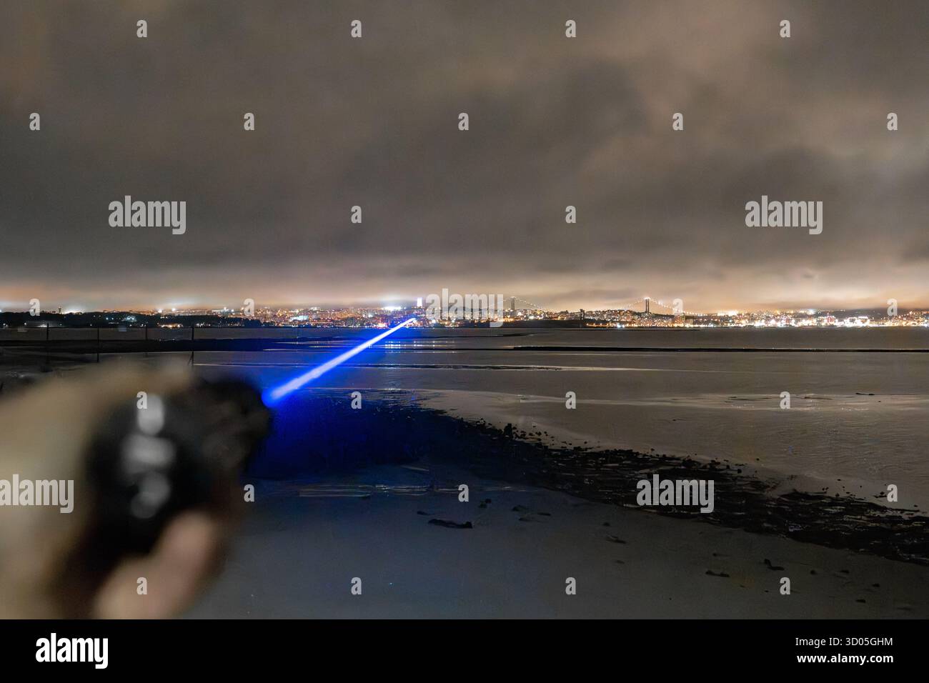 50000MW laser flashlight in black metal cylinder shape with blue light ...