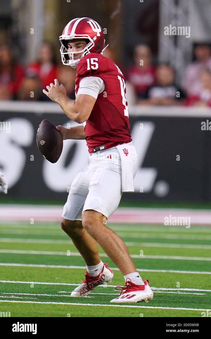 Indiana quarterback Fernando Mendoza (15) looks to pass during an NCAA ...