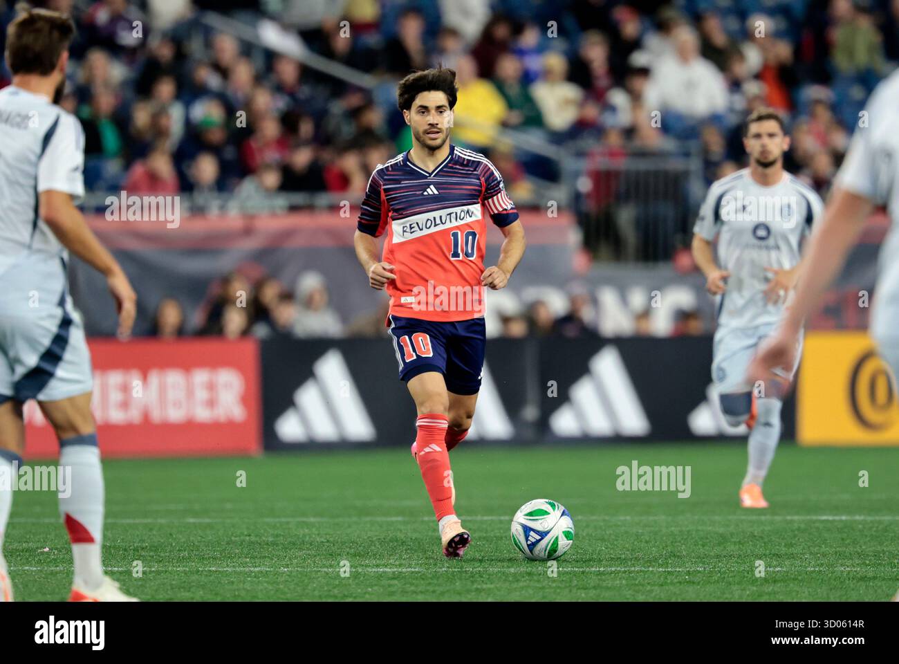 FOXBOROUGH, MA - OCTOBER 18: Carles Gil #10 of the New England ...