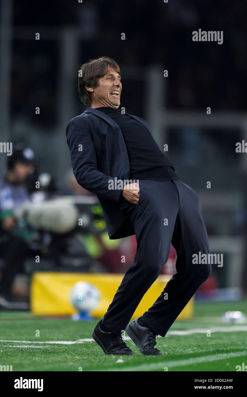Antonio Conte, head coach of SSC Napoli, reacts during the Serie A ...