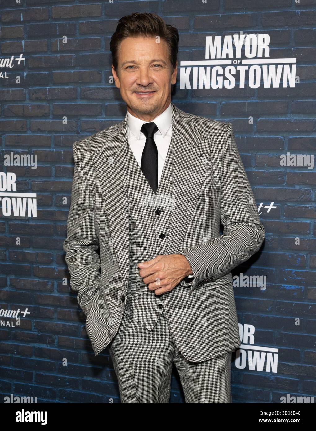 Jeremy Renner attends the Paramount+ premiere of "Mayor of Kingstown ...
