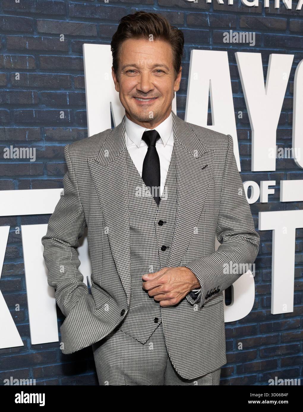 Jeremy Renner attends the Paramount+ premiere of "Mayor of Kingstown ...