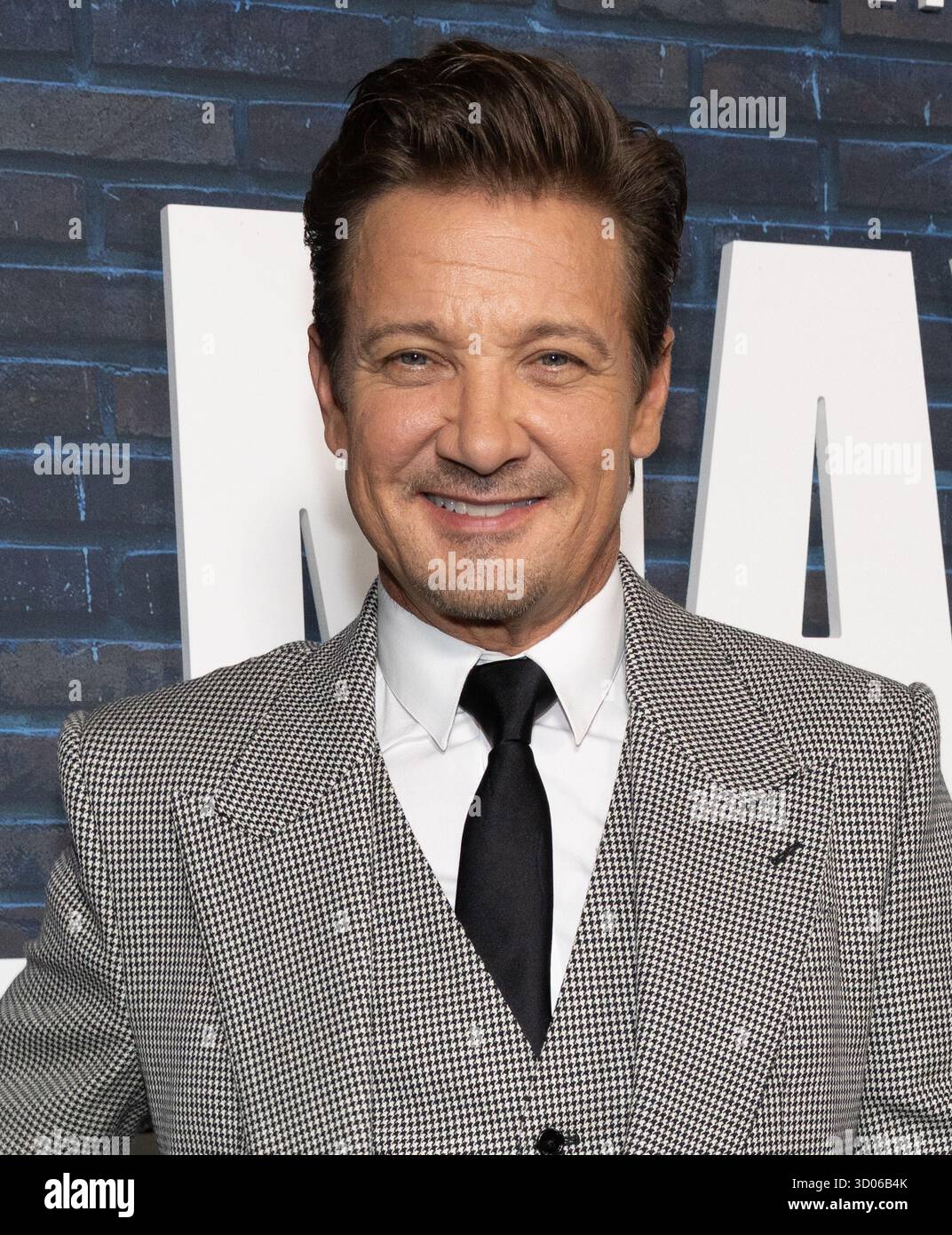 Jeremy Renner attends the Paramount+ premiere of "Mayor of Kingstown ...
