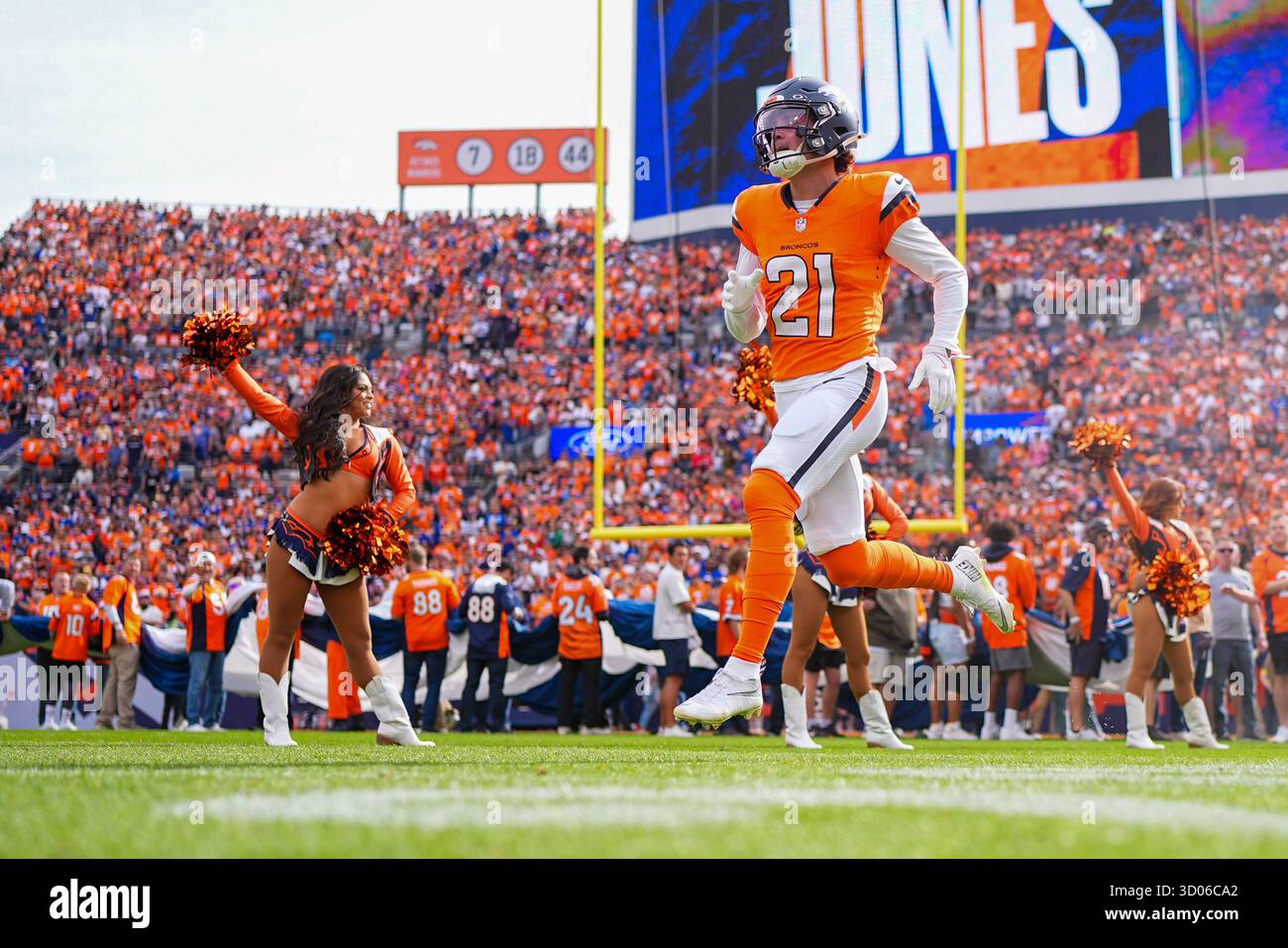 Denver Broncos cornerback Riley Moss takes the field against the New ...