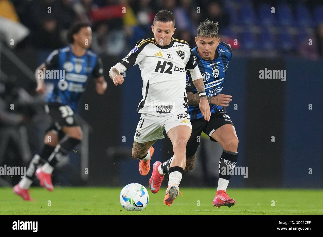 Bernard of Brazil's Atletico Mineiro, center, is challenged by Jordy ...