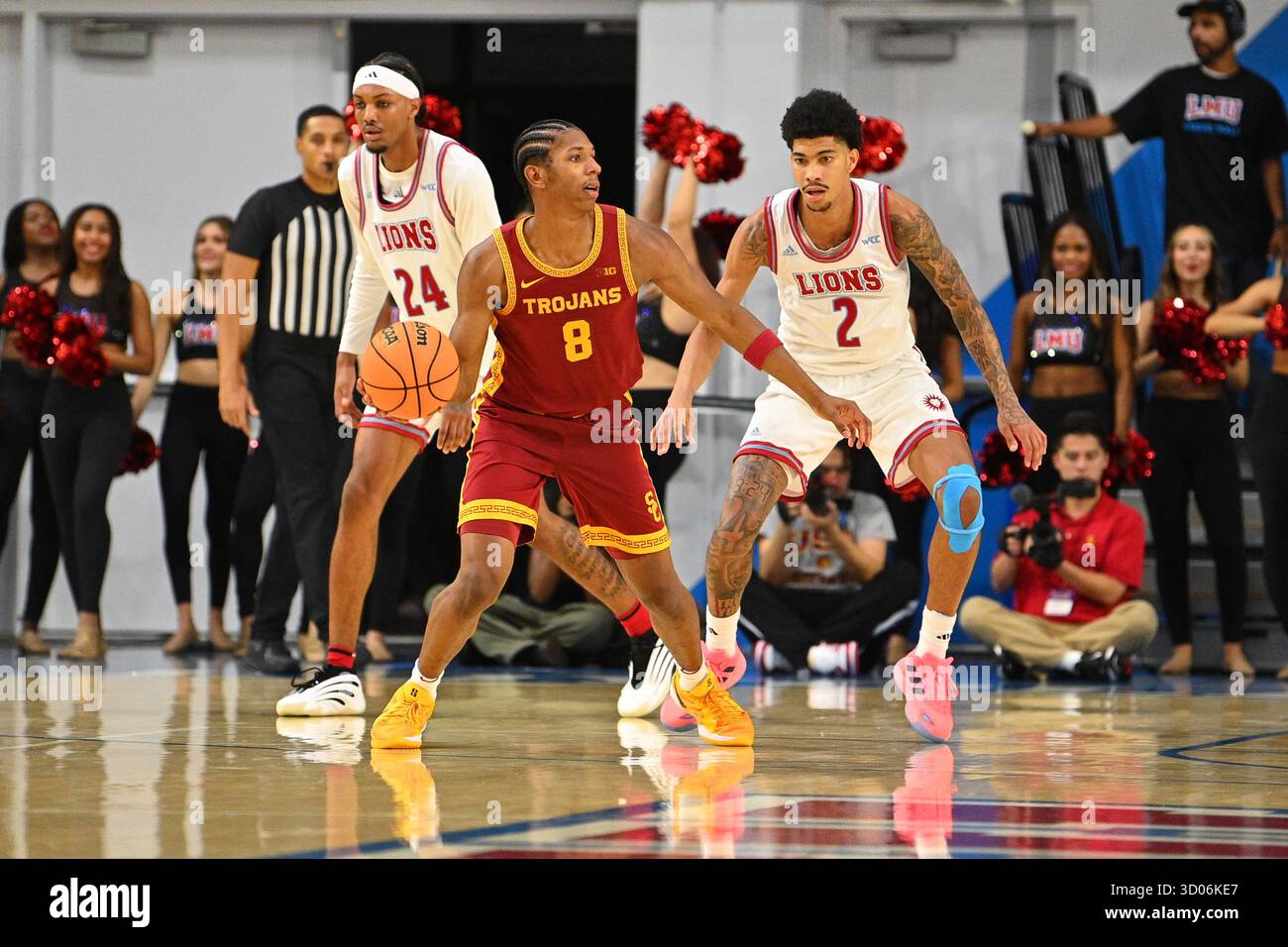 LOS ANGELES, CA - OCTOBER 18: USC Trojans guard Jerry Easter II (8) looks to make a pass during ...