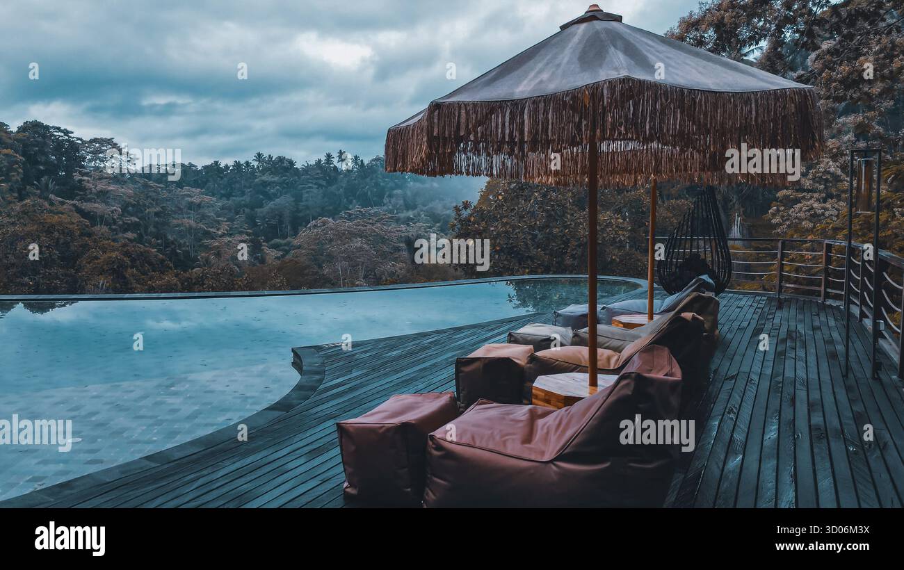 Infinity pool overlooking tropical jungle hi-res stock photography and ...