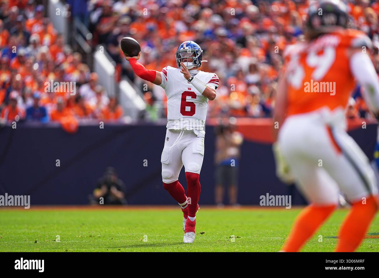 New York Giants quarterback Jaxson Dart (6) throws on the run in the ...